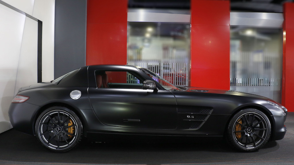 Alain Class Motors | MERCEDES-BENZ SLS AMG - Matte Black Vinyl Wrap
