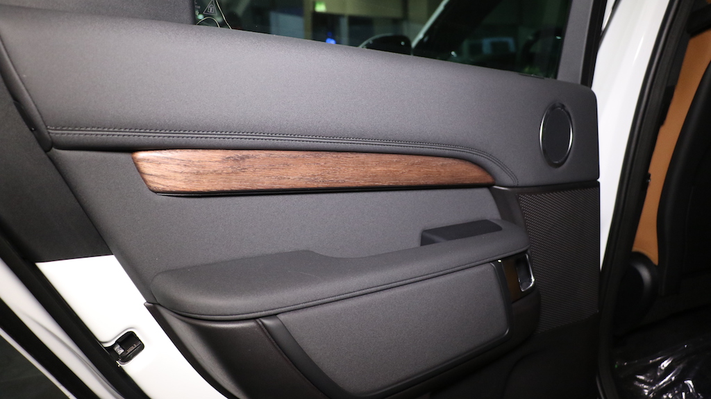 Alain Class Motors | LAND ROVER Discovery HSE Si6