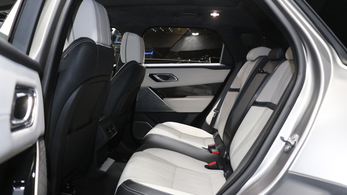 Alain Class Motors | Range Rover Velar D300 HSE First Edition