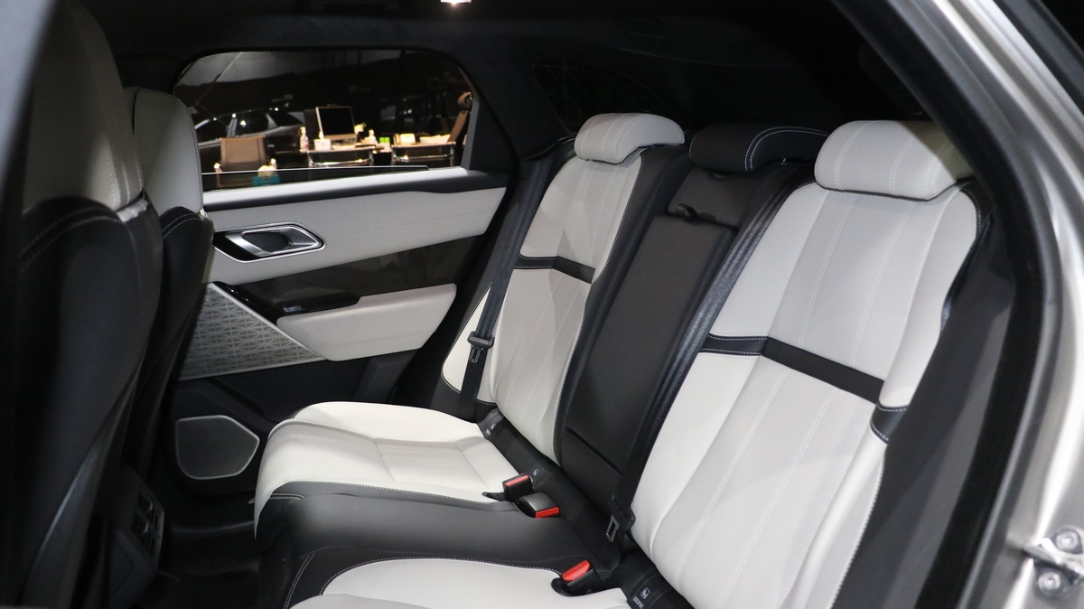 Alain Class Motors | Range Rover Velar D300 HSE First Edition