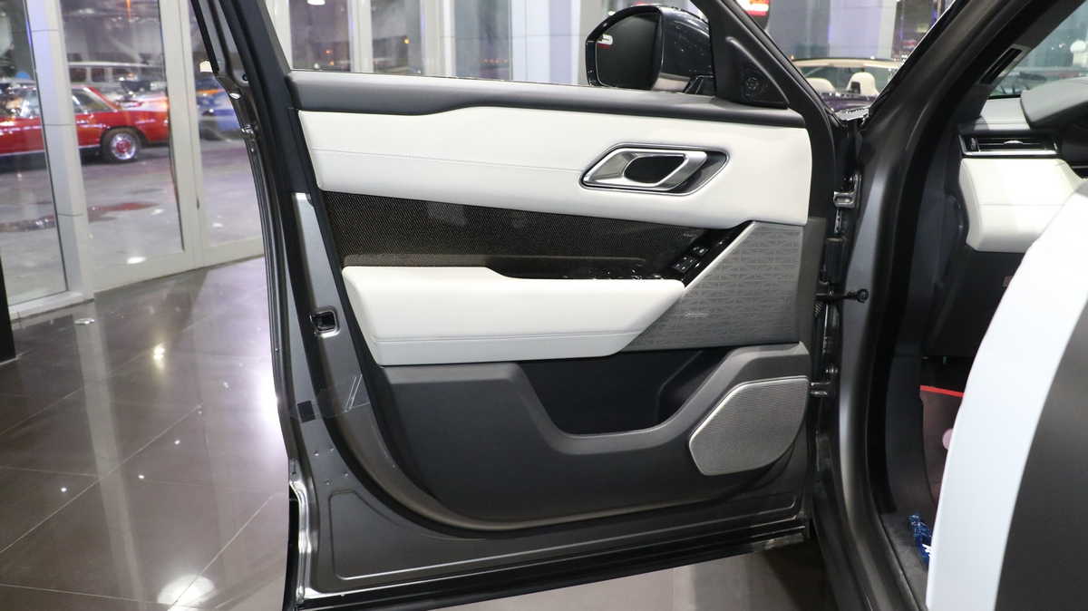 Alain Class Motors | Range Rover Velar D300 HSE First Edition