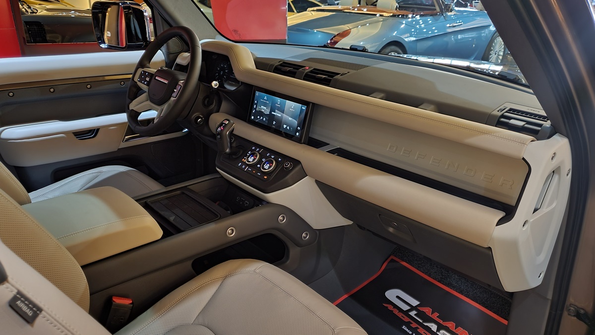 Alain Class Motors | Land Rover Defender 90 HSE P400