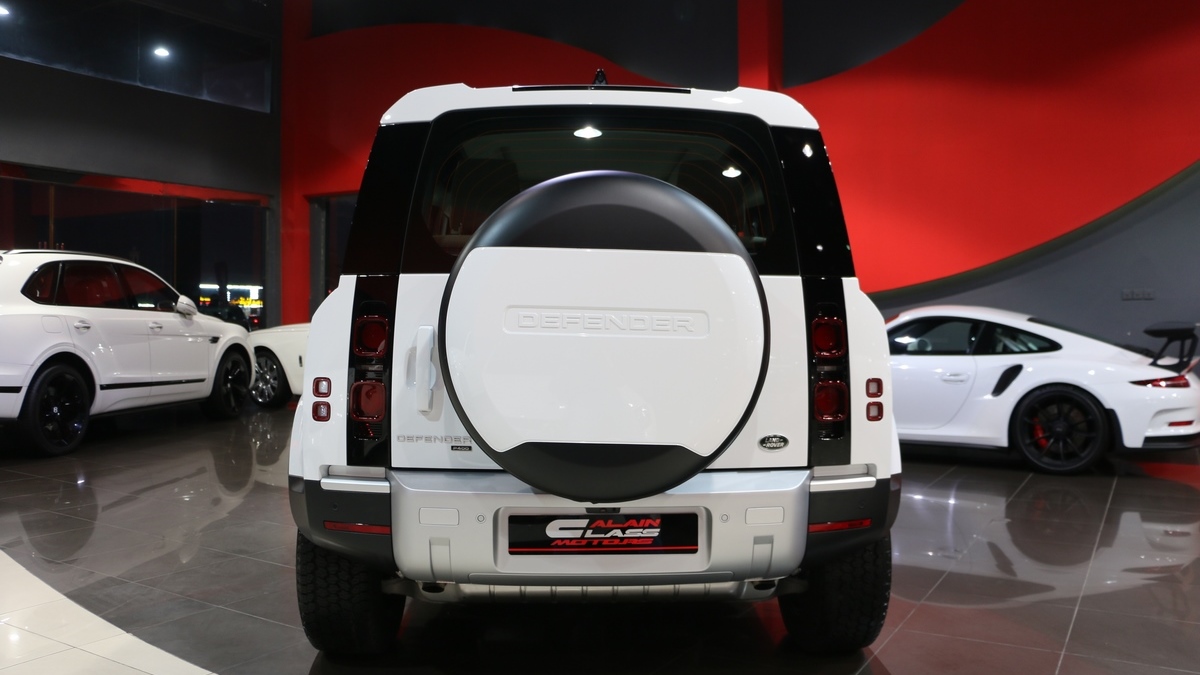 Alain Class Motors | Land Rover Defender 90 HSE P400