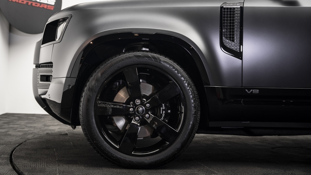 Alain Class Motors | Land Rover Defender V8 Carpathian Edition