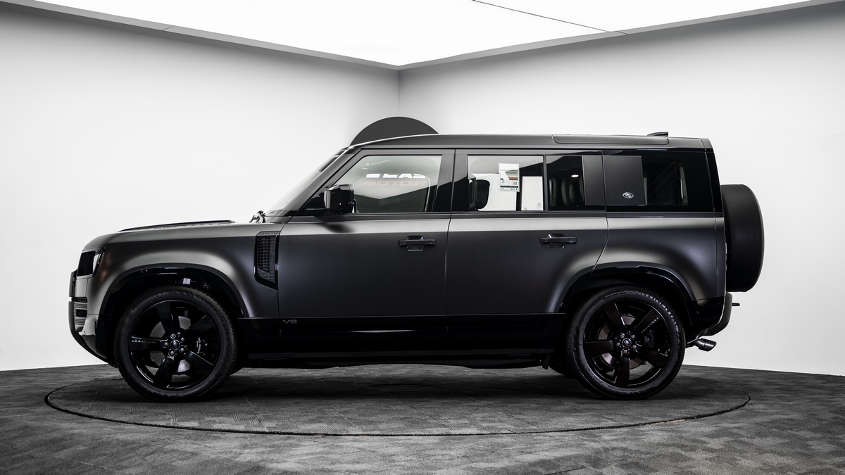 Alain Class Motors | Land Rover Defender V8 Carpathian Edition