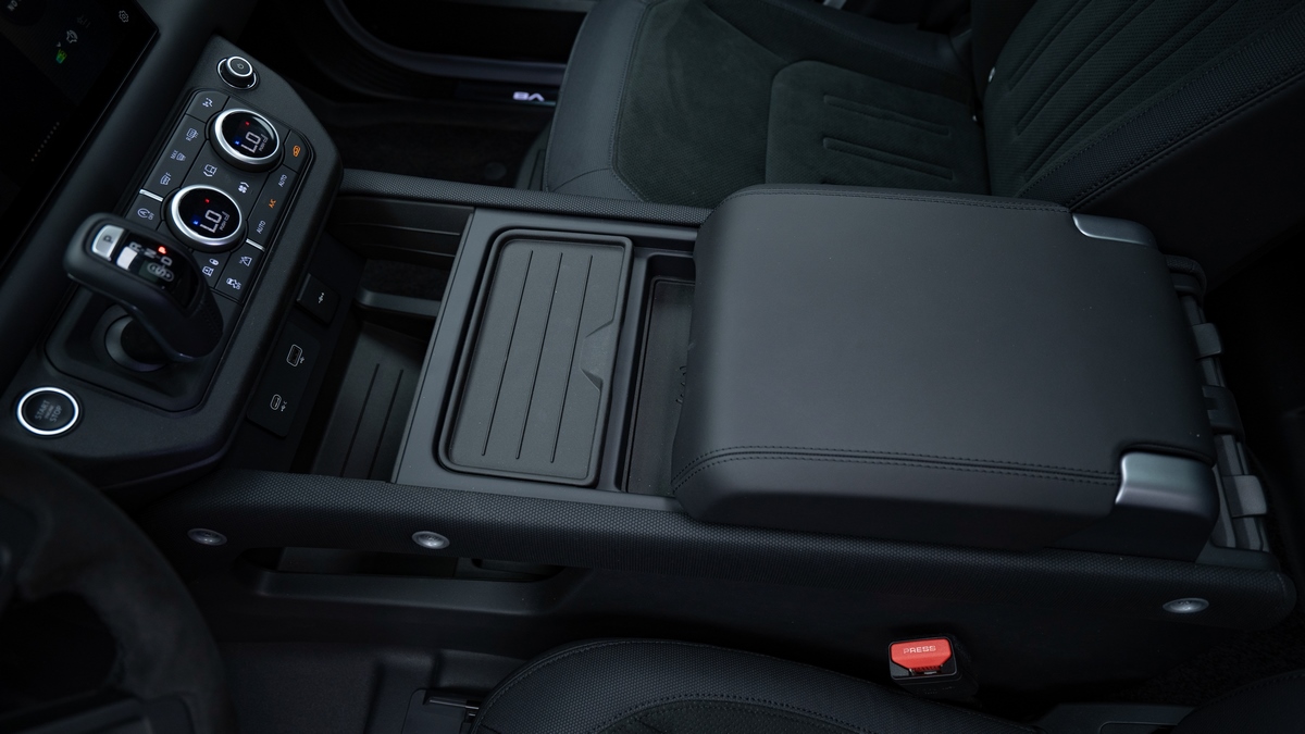 Alain Class Motors | Land Rover Defender V8 Edition