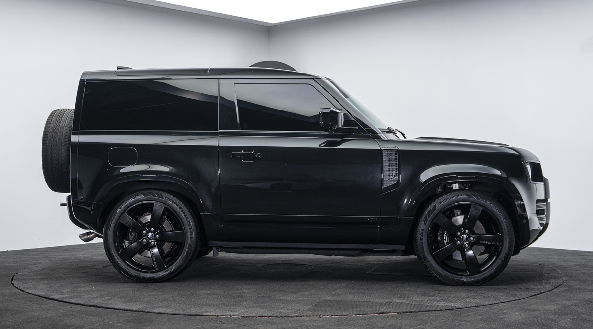 Alain Class Motors | Land Rover Defender 90 V8 Edition P525