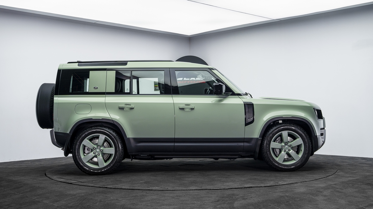 Alain Class Motors | Land Rover Defender P400 75th limited Edition