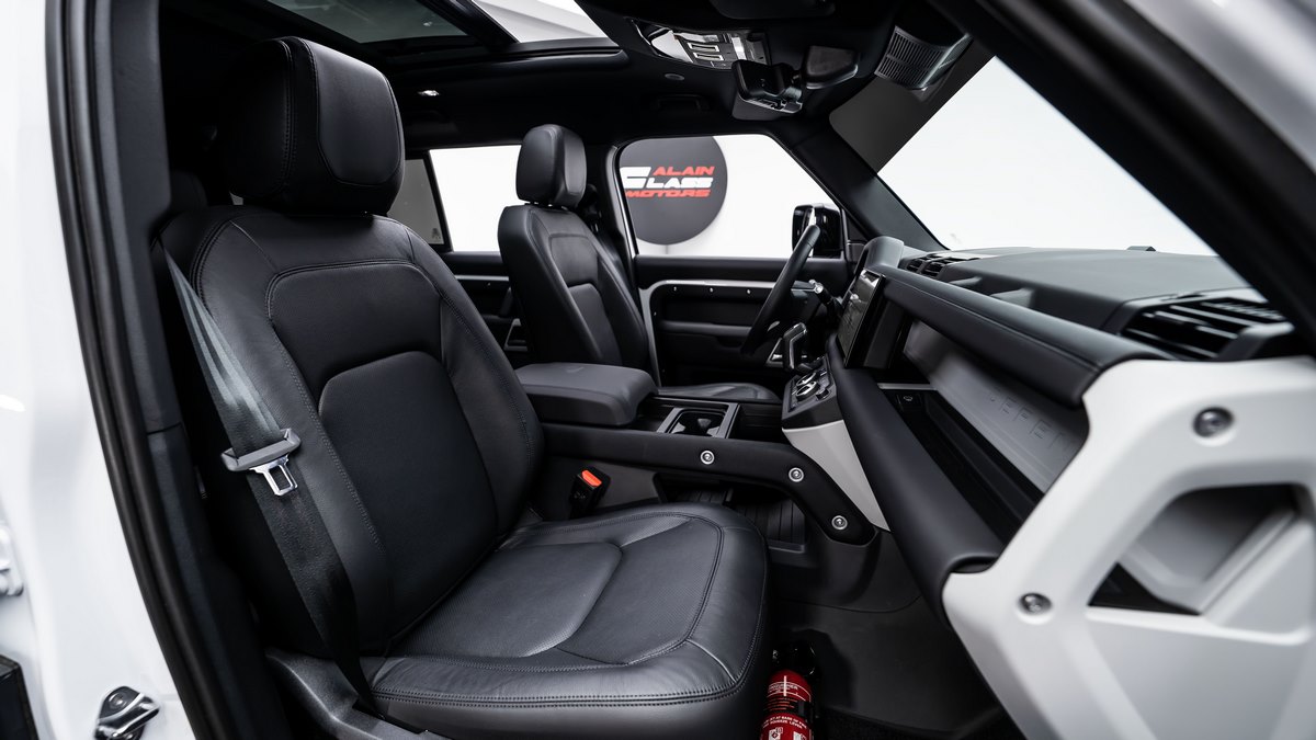 Alain Class Motors | Land Rover Defender SE P400 County