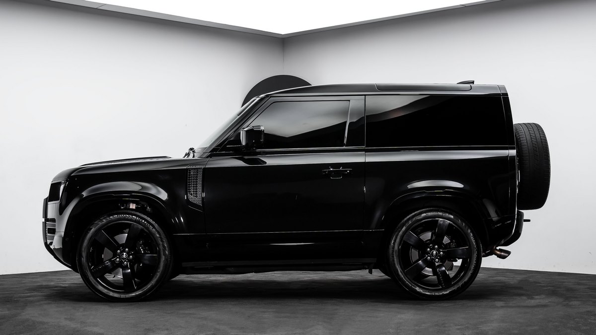 Alain Class Motors | Land Rover Defender 90 V8 Edition P525