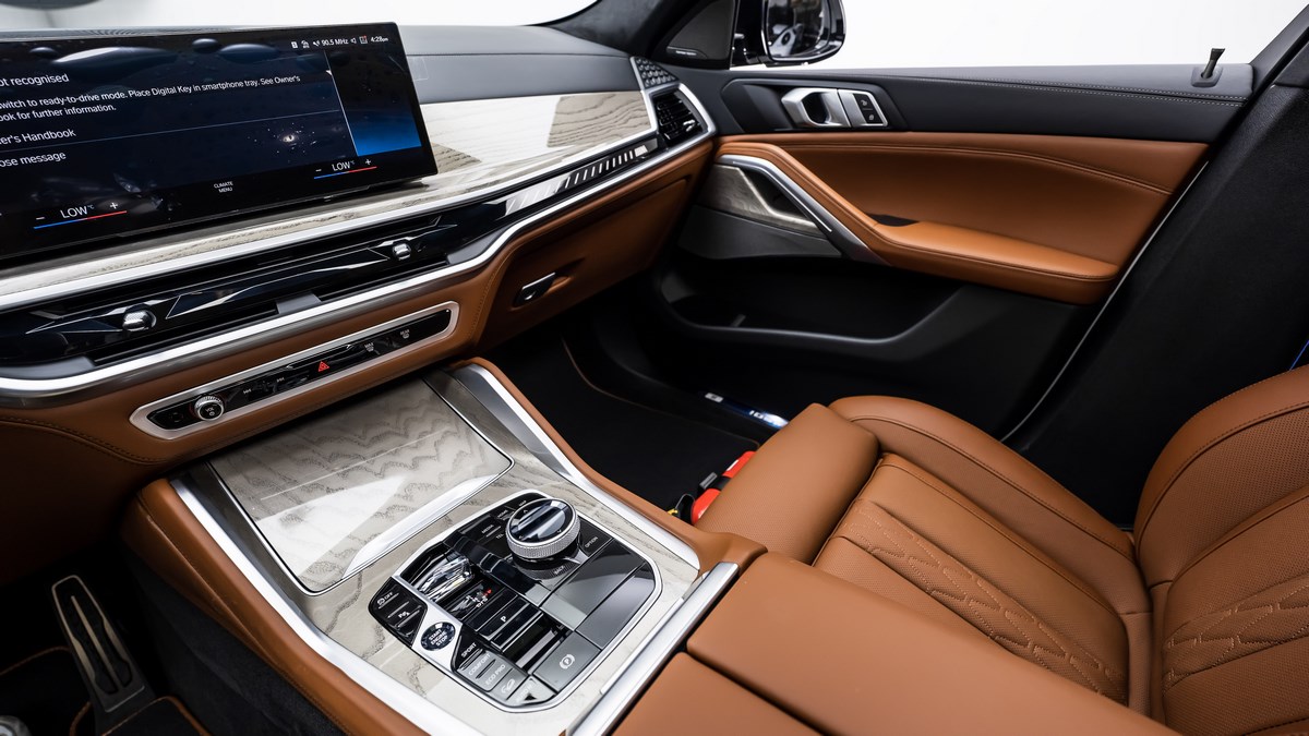 Alain Class Motors | BMW X6 M60i (Luxury Class)